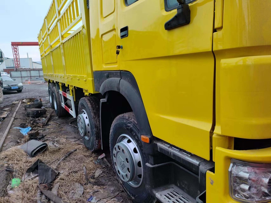 Radial Tire Design HOWO Sinotruk 8*4 Cargo Truck Secondhand Truck with ...